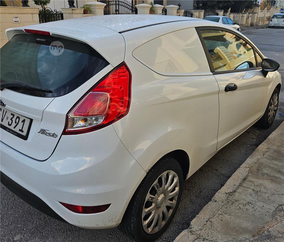 Ford Fiesta Van Low km | Maltapark