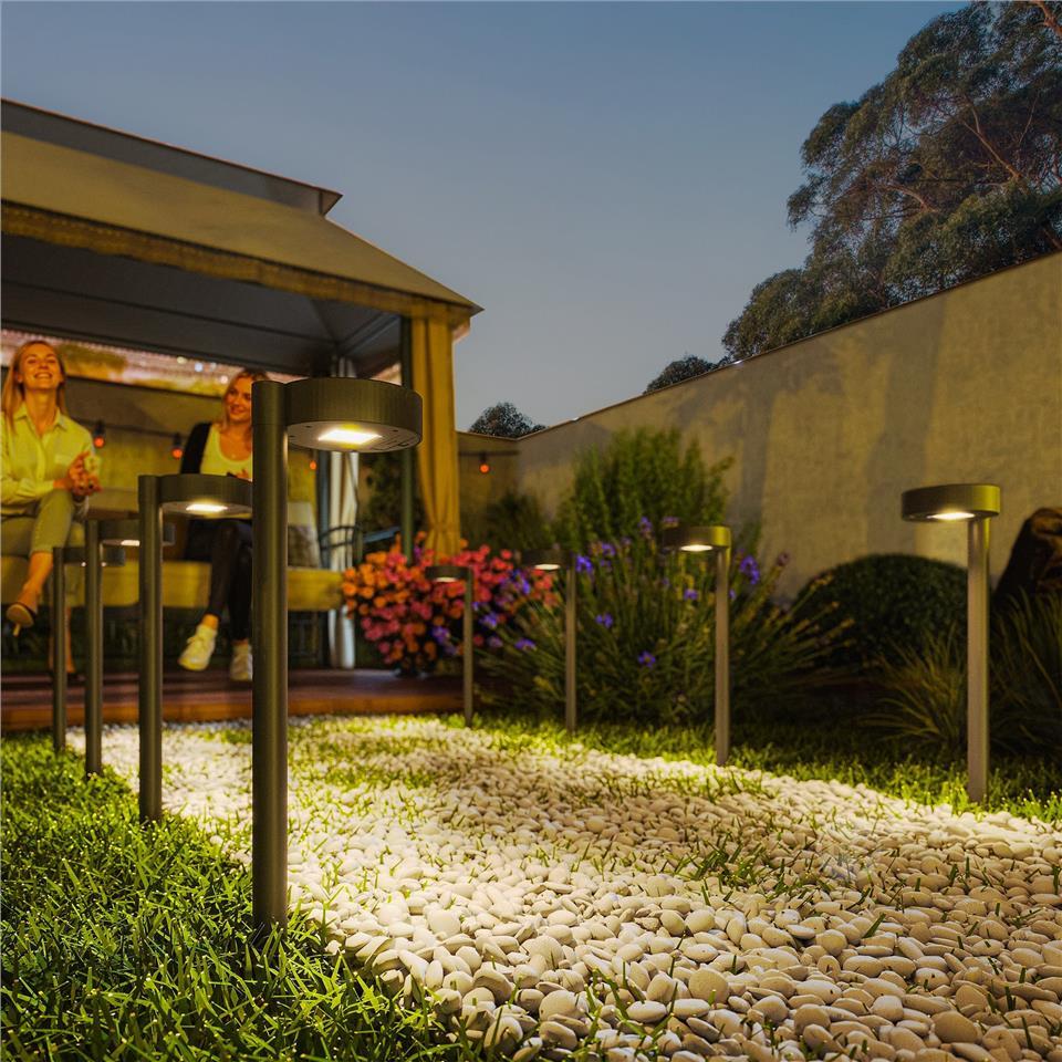 Set of 8 Solar-Powered Outdoor Spotlights with 3000K LED Lighting, in ...