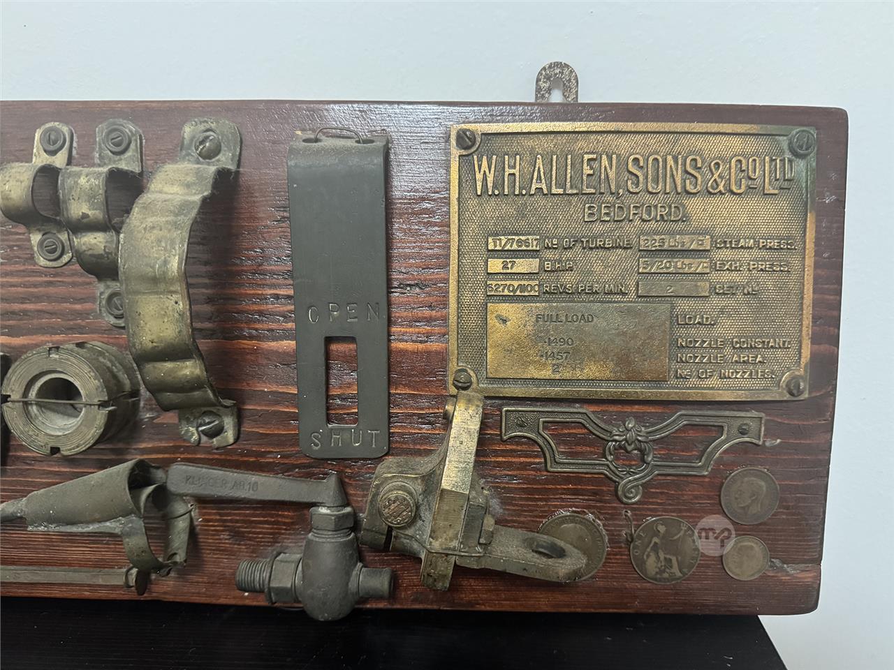 Industrial montage of old metal objects | Maltapark