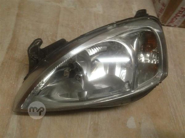 Corsa headlight | Maltapark