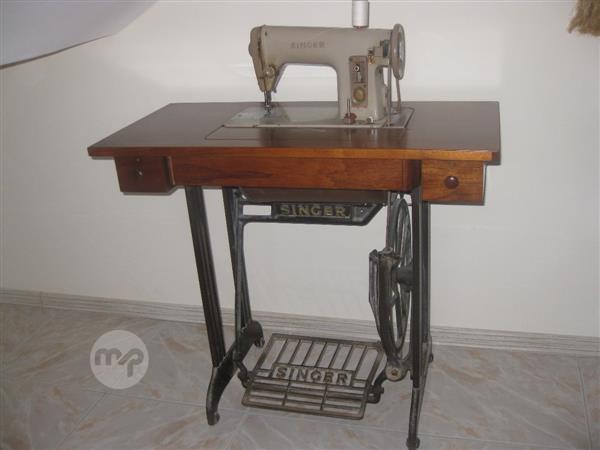 SINGER SEWING MACHINE (made in 1957) | Maltapark