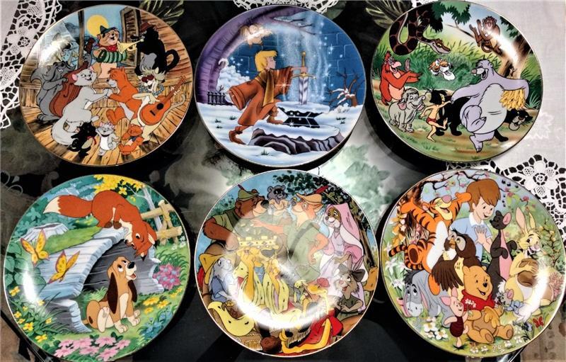 [LAST FEW REMAINING] DISNEY DECORATIVE PLATES FINE PORCELAIN | Maltapark