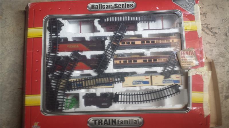 Fenfa Large Train Set boxed railway starter set | Maltapark