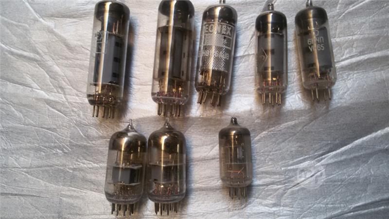 VINTAGE GLASS VALVES RADIO ETC | Maltapark