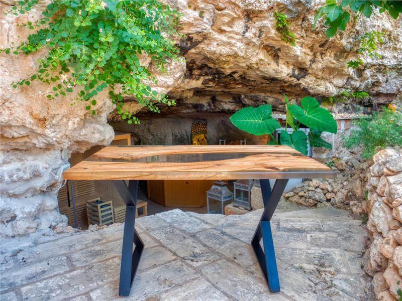 Luxury Resin Oak Wood Table | Maltapark