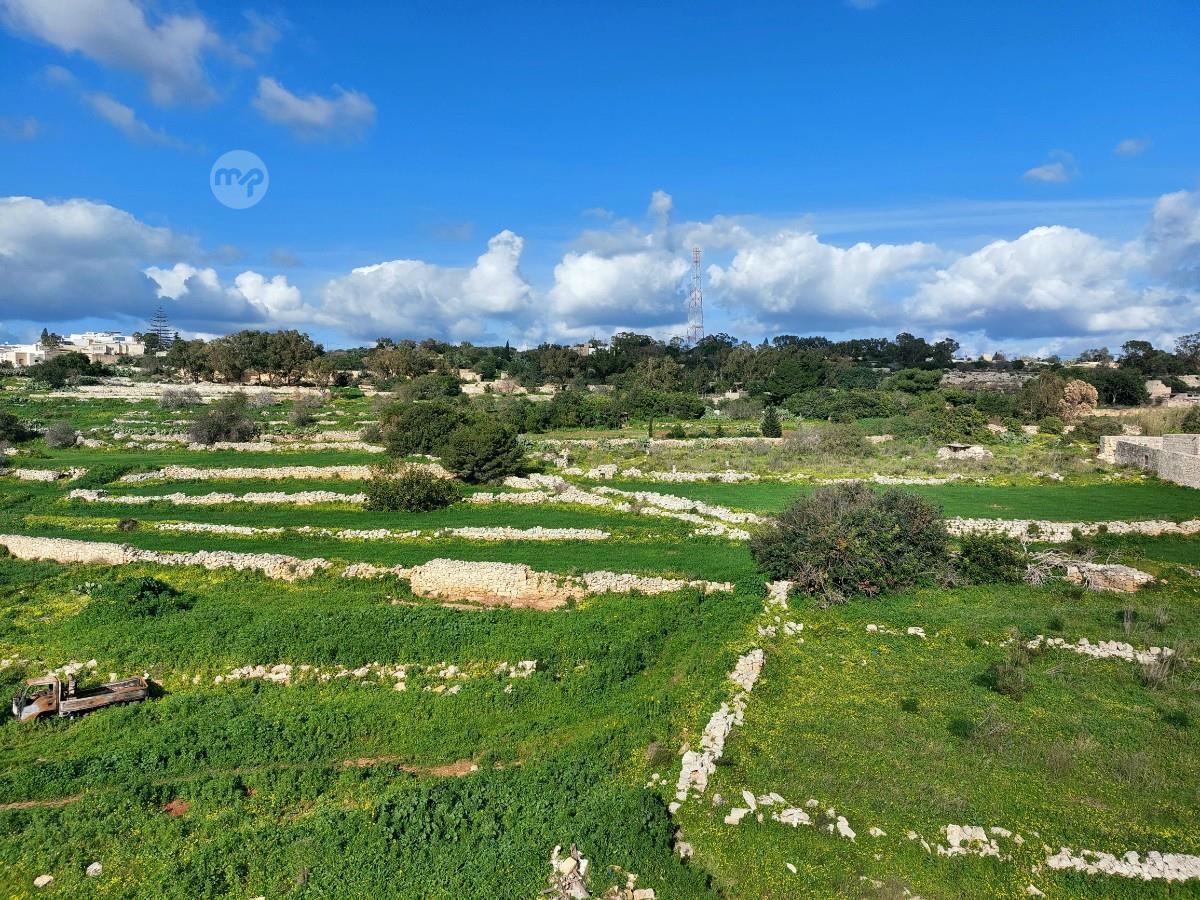 IKLIN 3 BEDROOMS PENTHOUSE FROM OWNER | Maltapark