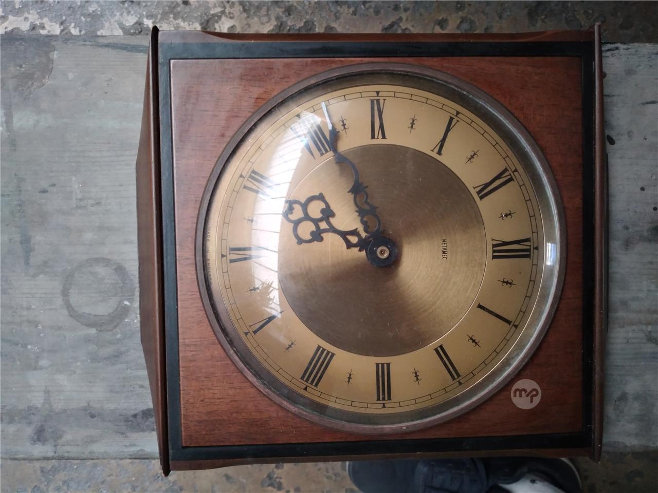 vintage wall clock wooden frame | Maltapark