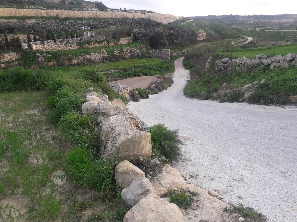 Field in ODZ in San Lawrenz, Gozo. | Maltapark