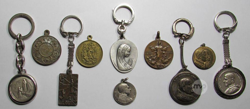 VINTAGE HOLY MEDALS / KEYCHAINS (10pcs) | Maltapark