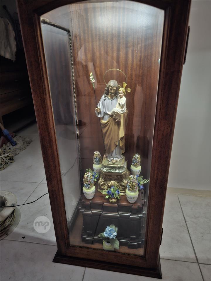 Statwa ta San Guzepp bil vetrina | Maltapark