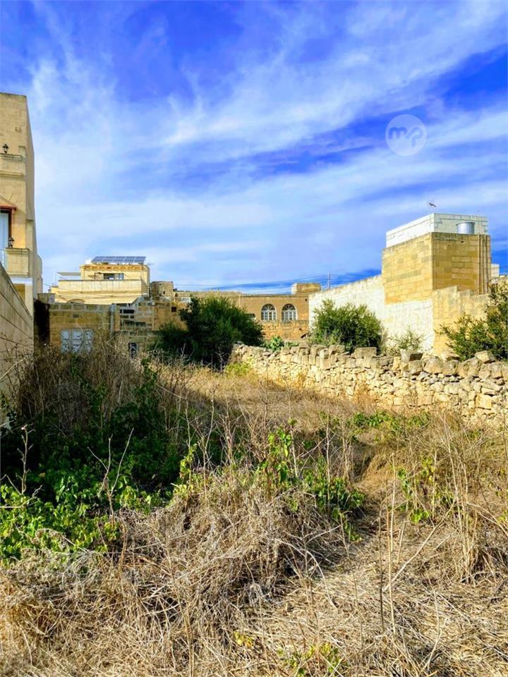 An old and large house of Character with a massive garden in Gozo 950M2 ...