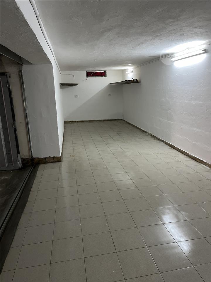 Semi basement lockup garage | Maltapark