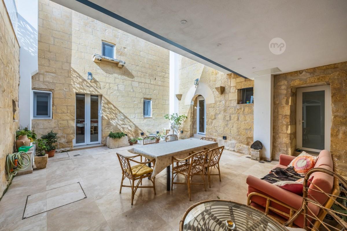 QRENDI HOUSE OF CHARACTER | Maltapark