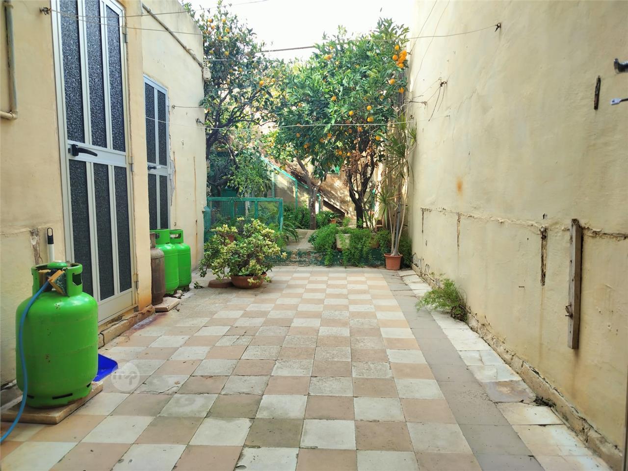 Kirkop - Town House - Pool posibility | Maltapark